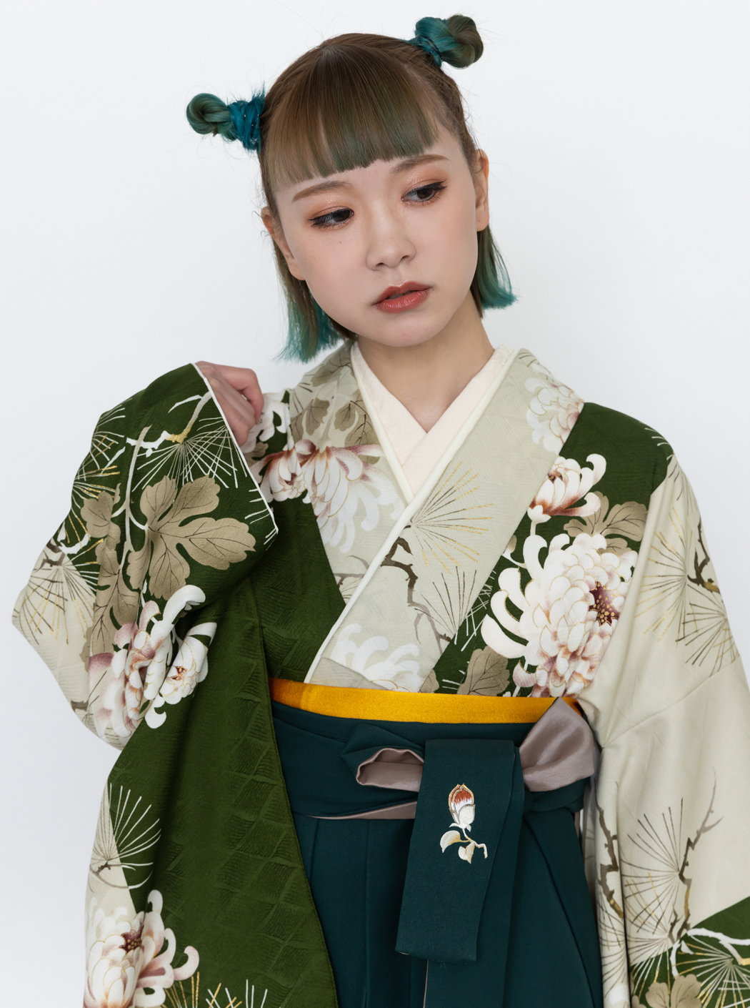 昼夜菊松/深緑【そしてゆめ】（袴：椿 刺繍/緑） | 【公式】モダン